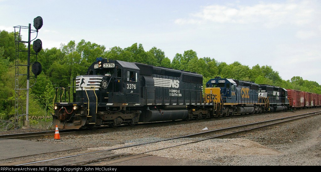 NS 3376, CSX 8014 & NS 3426